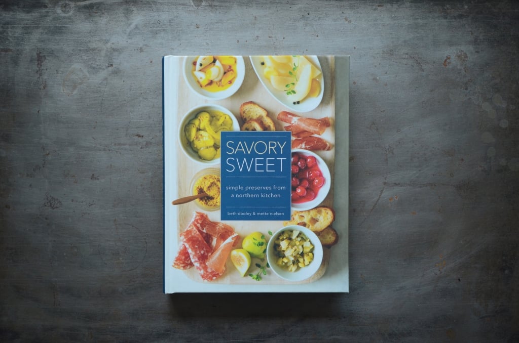 Cookbooks: Savory Sweet – Food in Jars